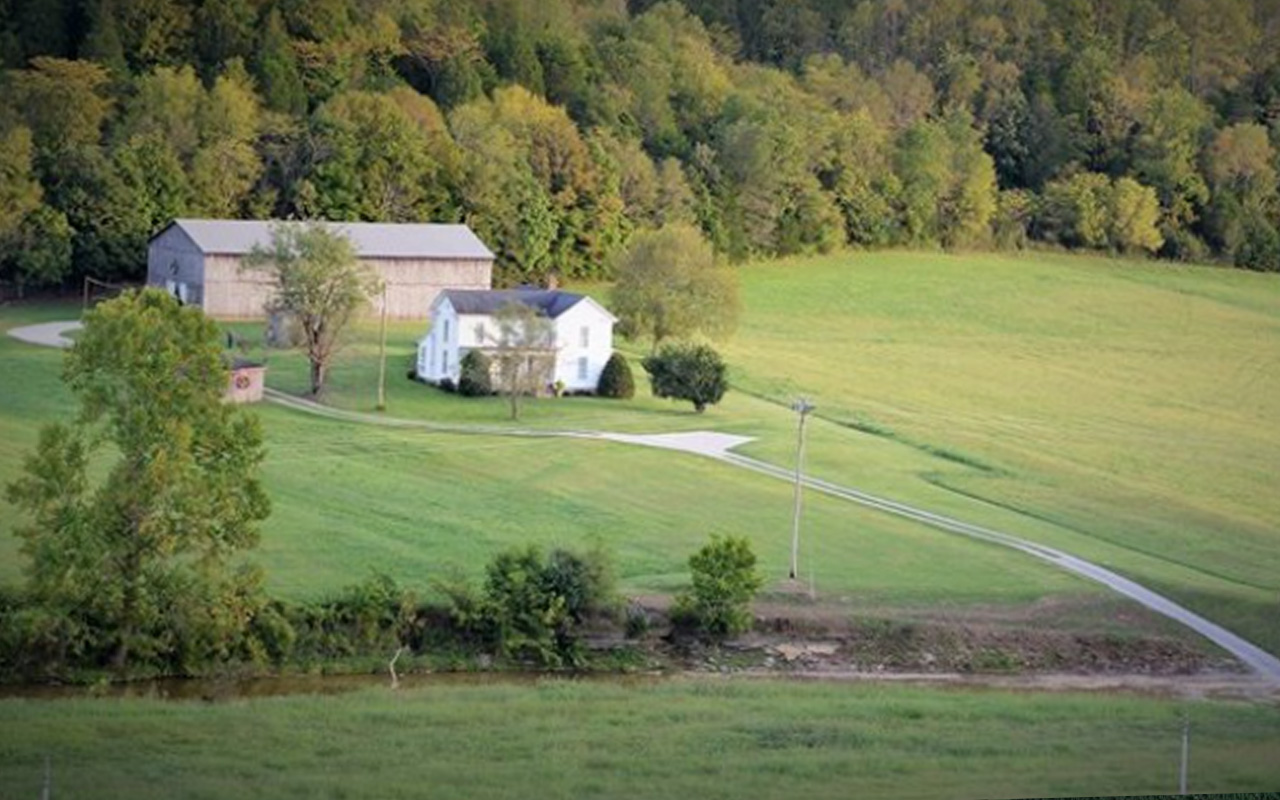 Our Kentucky cabin factory building Amish-made cabins in Munfordville ...